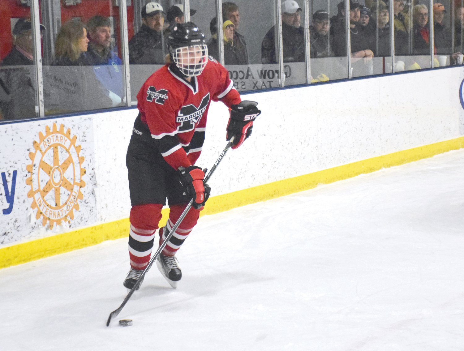 Calumet speed keeps Marquette Redmen hockey players on their heels ...